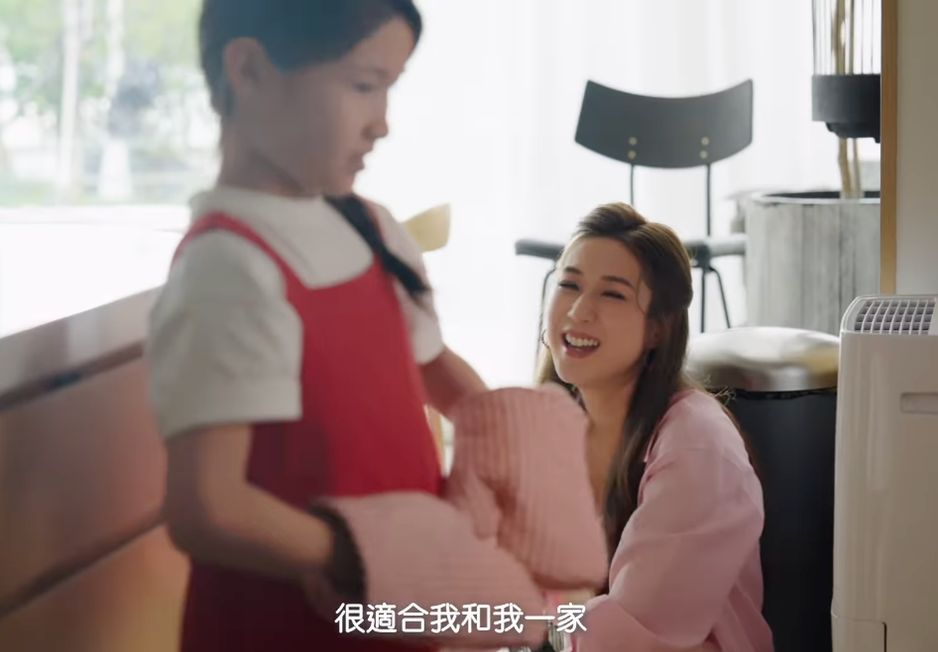 钟嘉欣首次带女儿拍广告！准备养童星？ - 娱乐新闻 - 温哥华天空 - Vansky