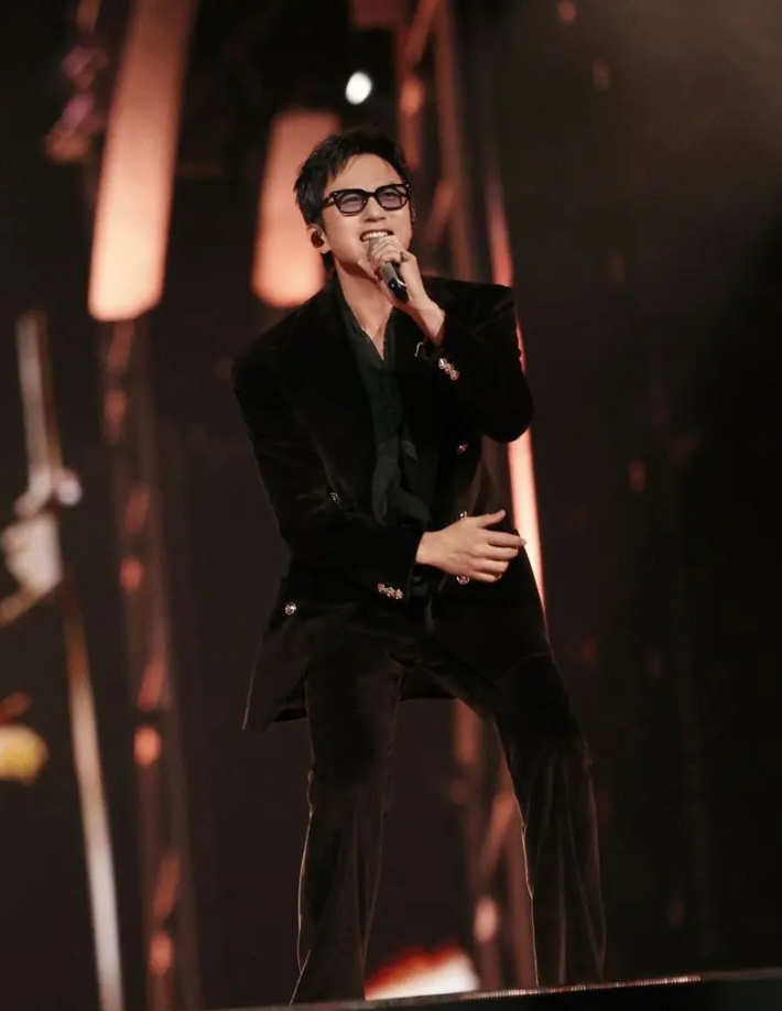 邓超自认跨年表演不够好 孙俪留言放闪力挺 - 娱乐新闻 - 温哥华天空 - Vansky