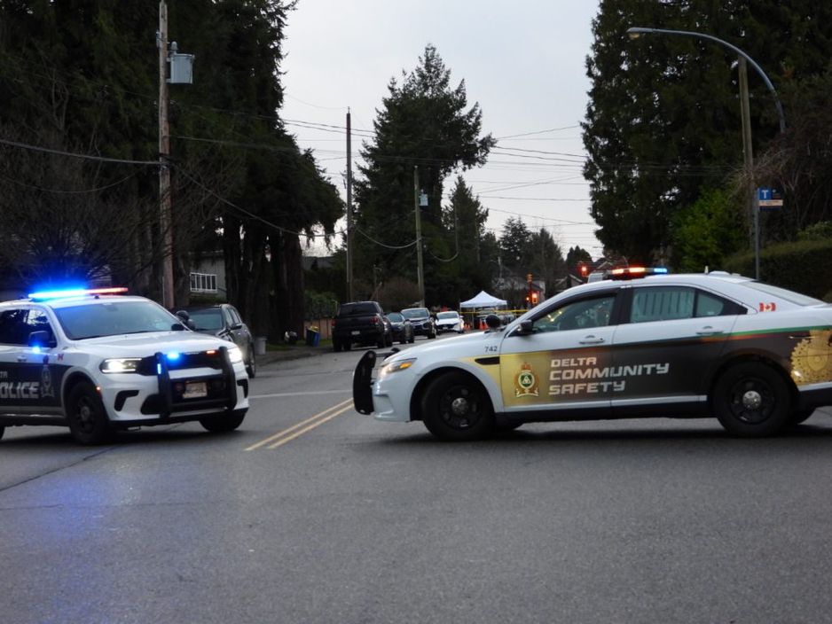 今晨大温住宅发生枪击！警察封路 - 社会新闻 - 温哥华天空 - Vansky