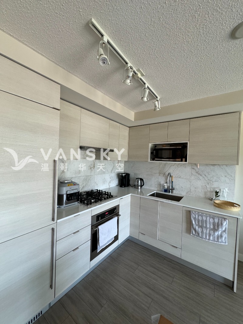 温哥华出租 Burquitlam 天车站附近 Uptown one 一室一厅一卫一书房出租 - 温哥华天空 - Vansky.com